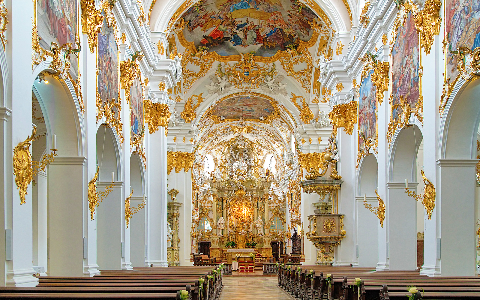 Inside Neuschwanstein Palace What To See And Do